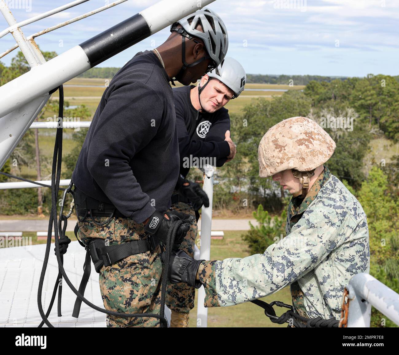 Recruits with India Company, 3rd Recruit Training Battalion, conduct ...