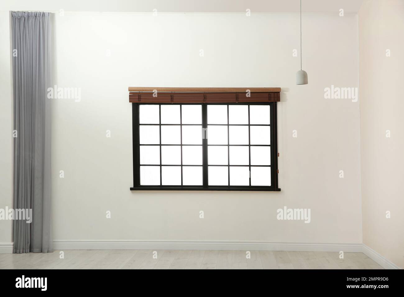 Window with open blinds in empty room Stock Photo - Alamy