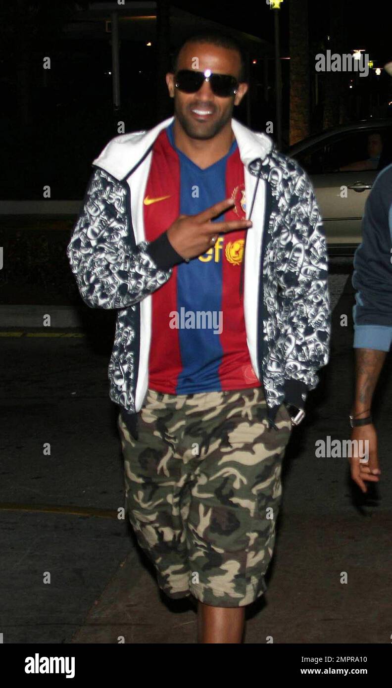 Exclusive!! Craig David and pals chow down on hot dogs and burgers at ...