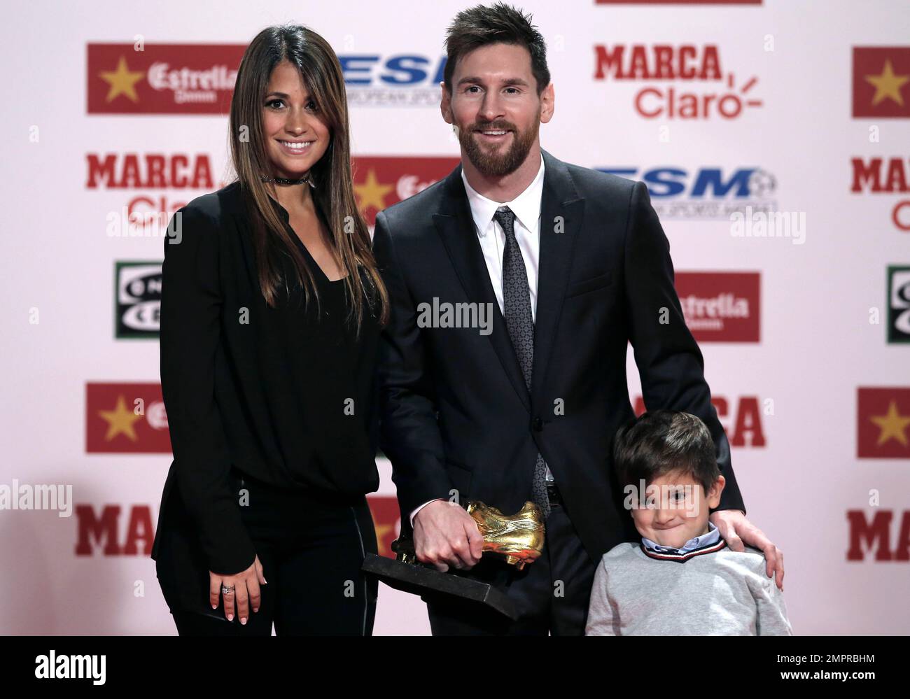 FC Barcelona's Lionel Messi poses with his wife Antonella Roccuzzo and ...