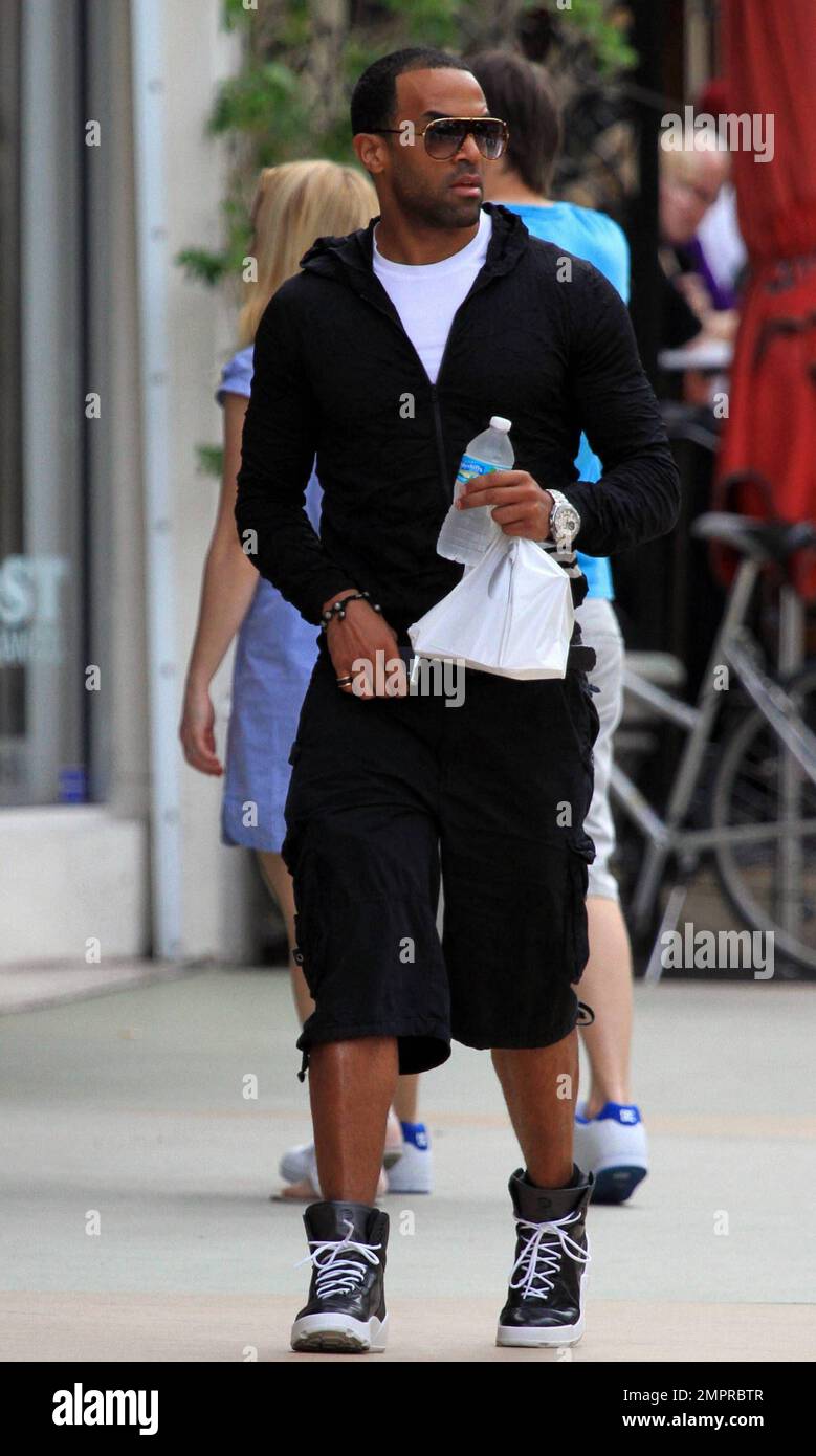 EXCLUSIVE!! UK singer Craig David strolls on Lincoln Road in South ...