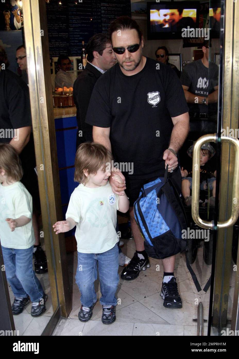Russell Crowe takes the kids for lunch at the Euro Caffe in Beverly ...