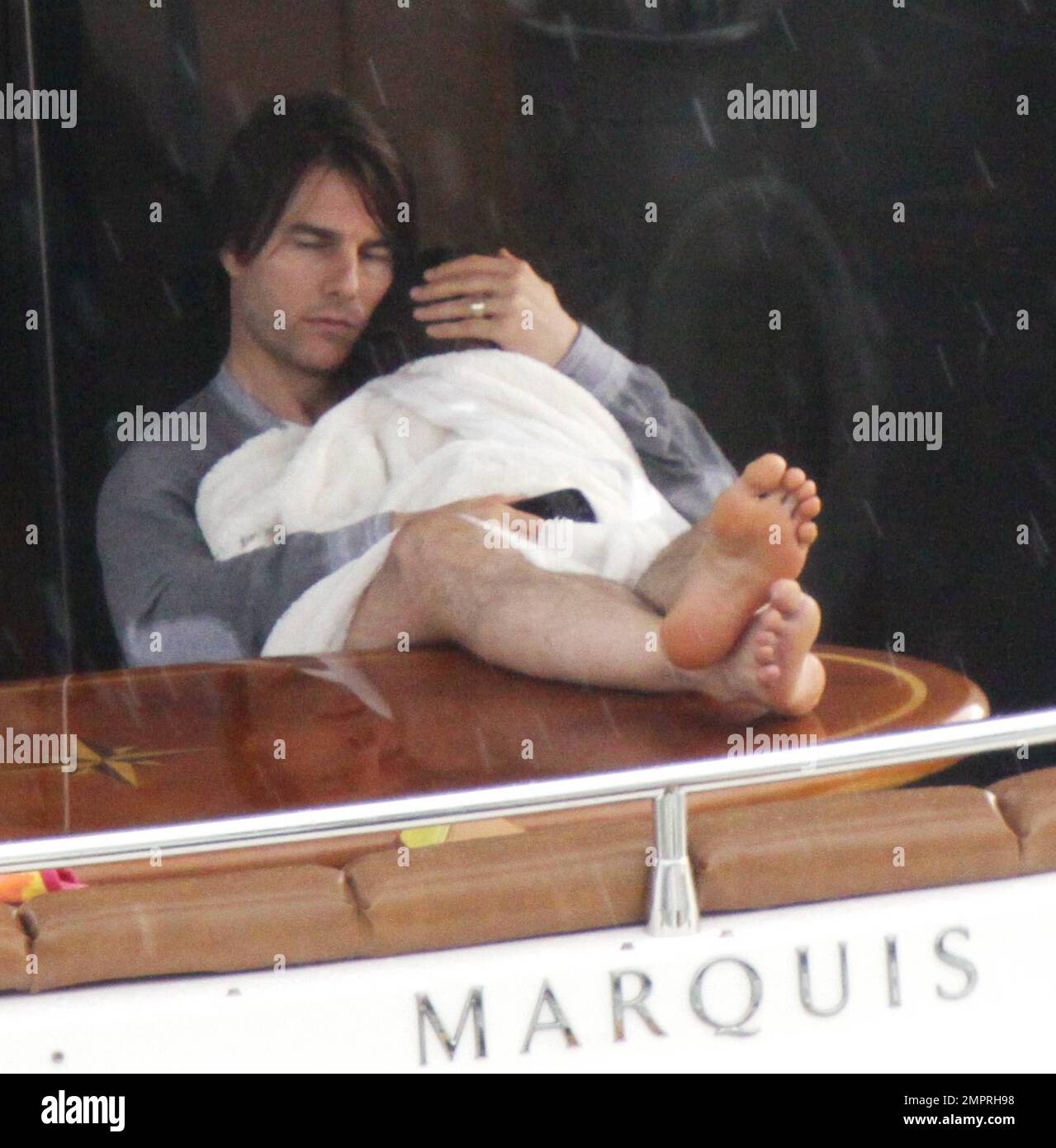 Tom Cruise takes time out on Father's Day for a cuddle with his ...