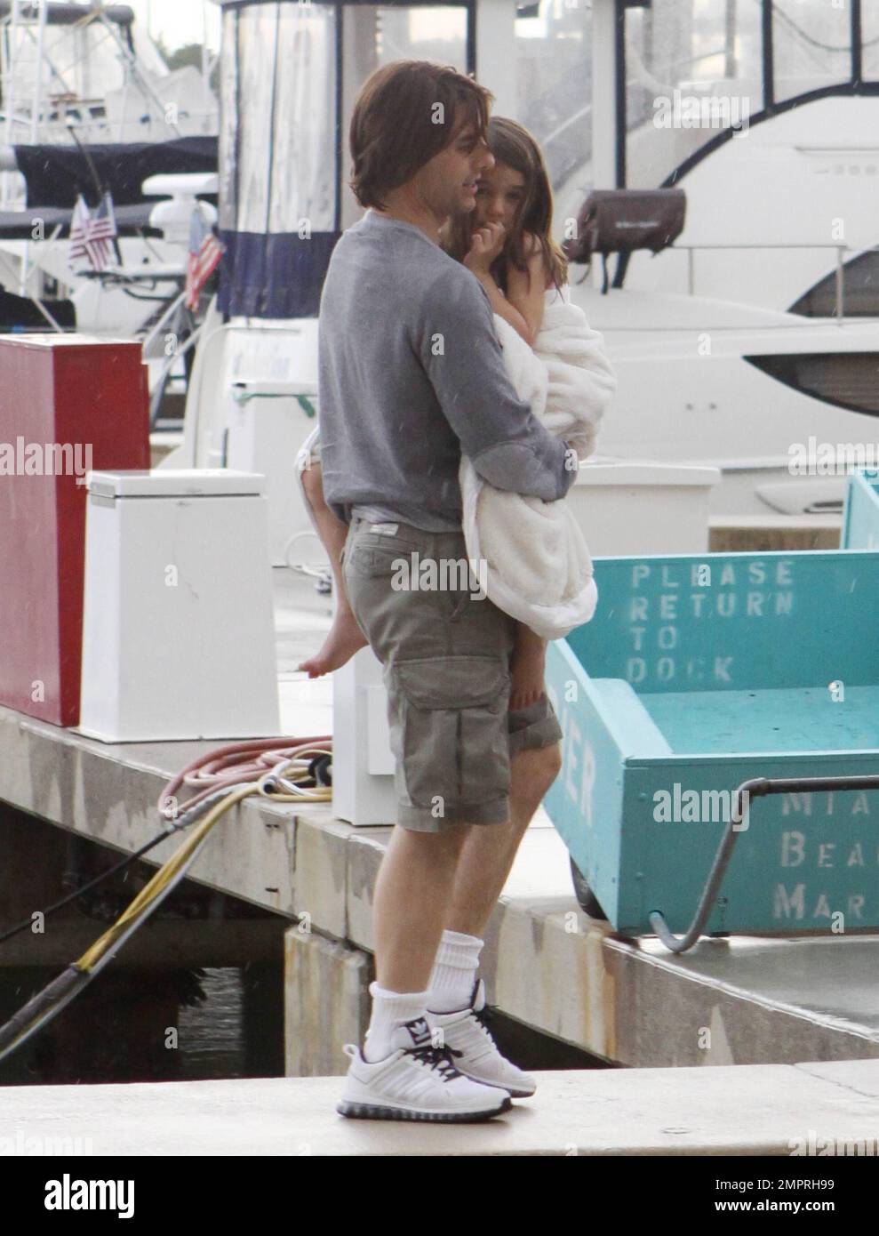 Tom Cruise takes time out on Father's Day for a cuddle with his ...