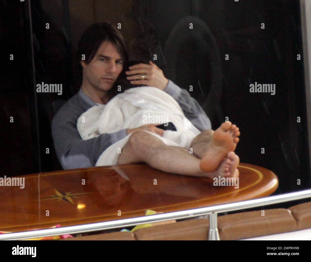 Tom Cruise takes time out on Father's Day for a cuddle with his ...