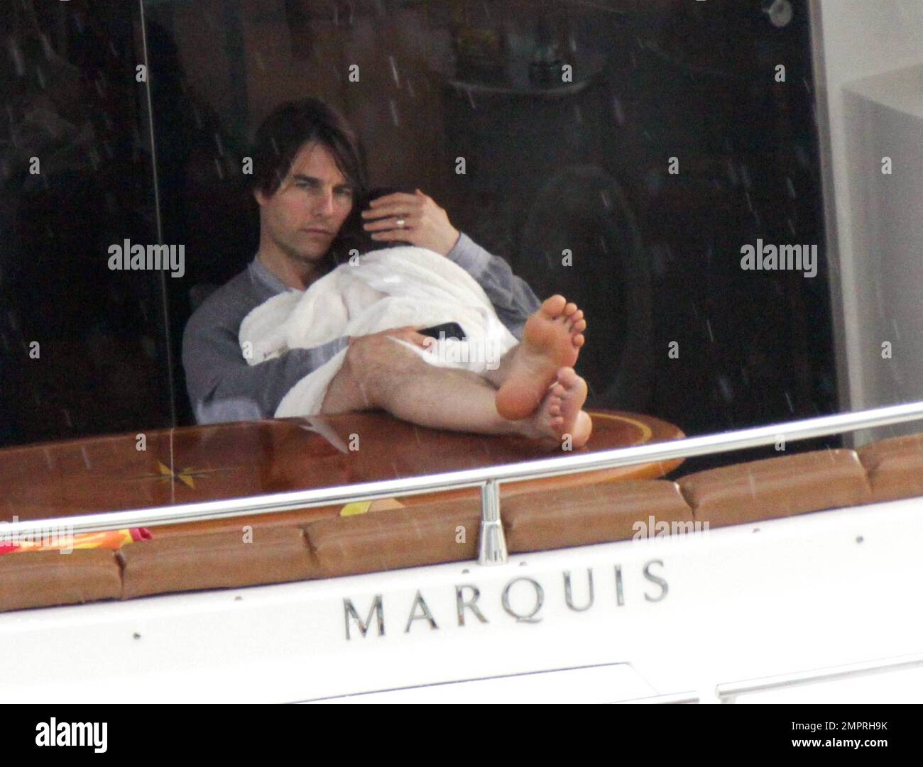 Tom Cruise takes time out on Father's Day for a cuddle with his ...