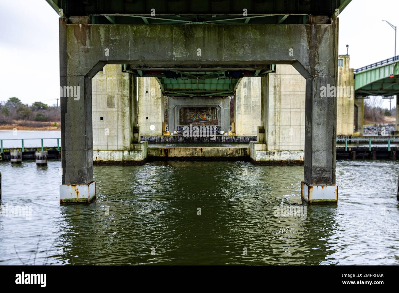 Underside bridge hi-res stock photography and images - Alamy