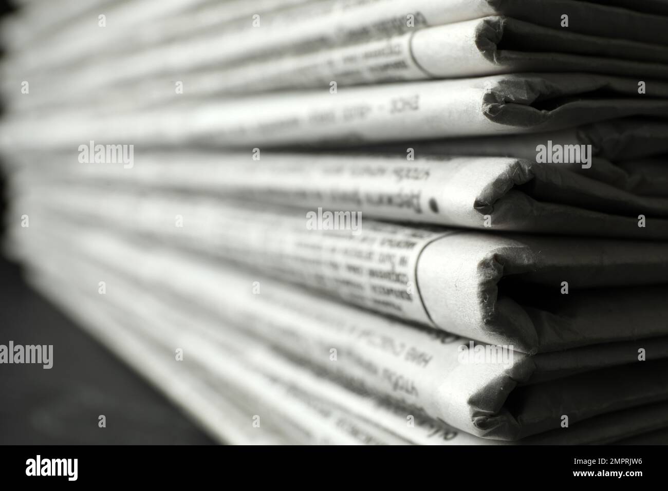 Journalists new hi-res stock photography and images - Alamy