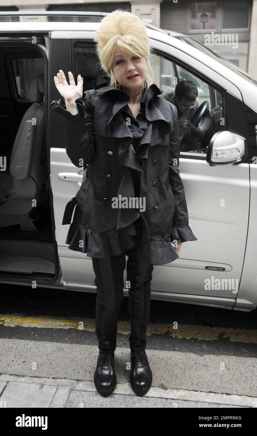 EXCLUSIVE!! Eccentric pop singer turned blue artist Cyndi Lauper dons ...