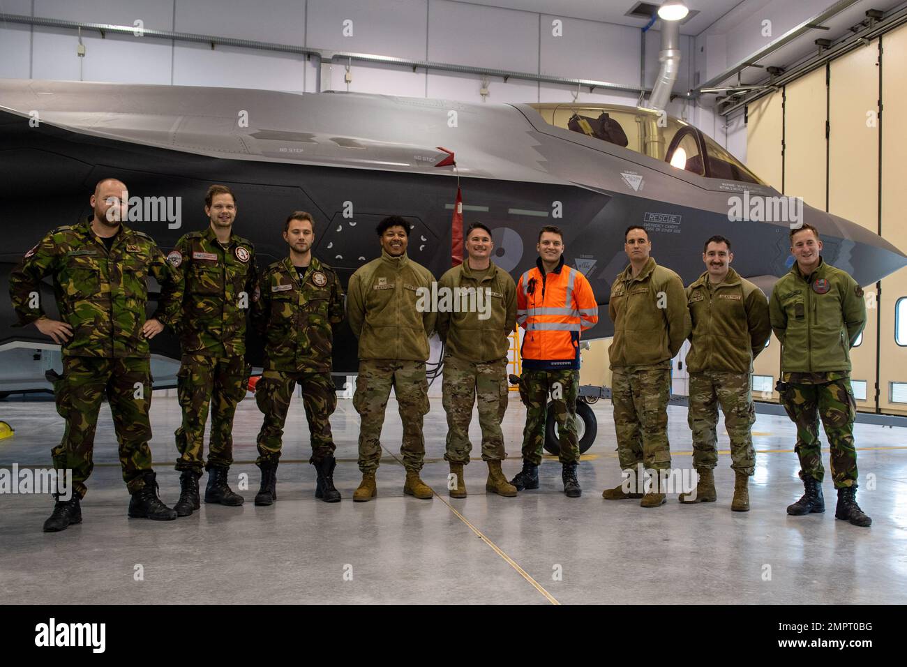 U.S. Air Force Airmen assigned to Royal Air Force Lakenheath and airmen ...