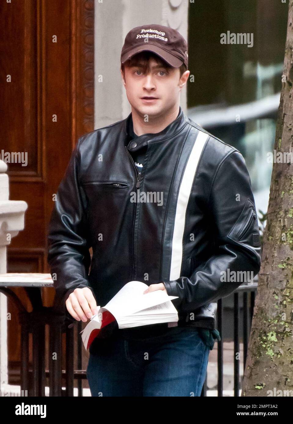 "Harry Potter" star Daniel Radcliffe looks like he's put on some weight ...