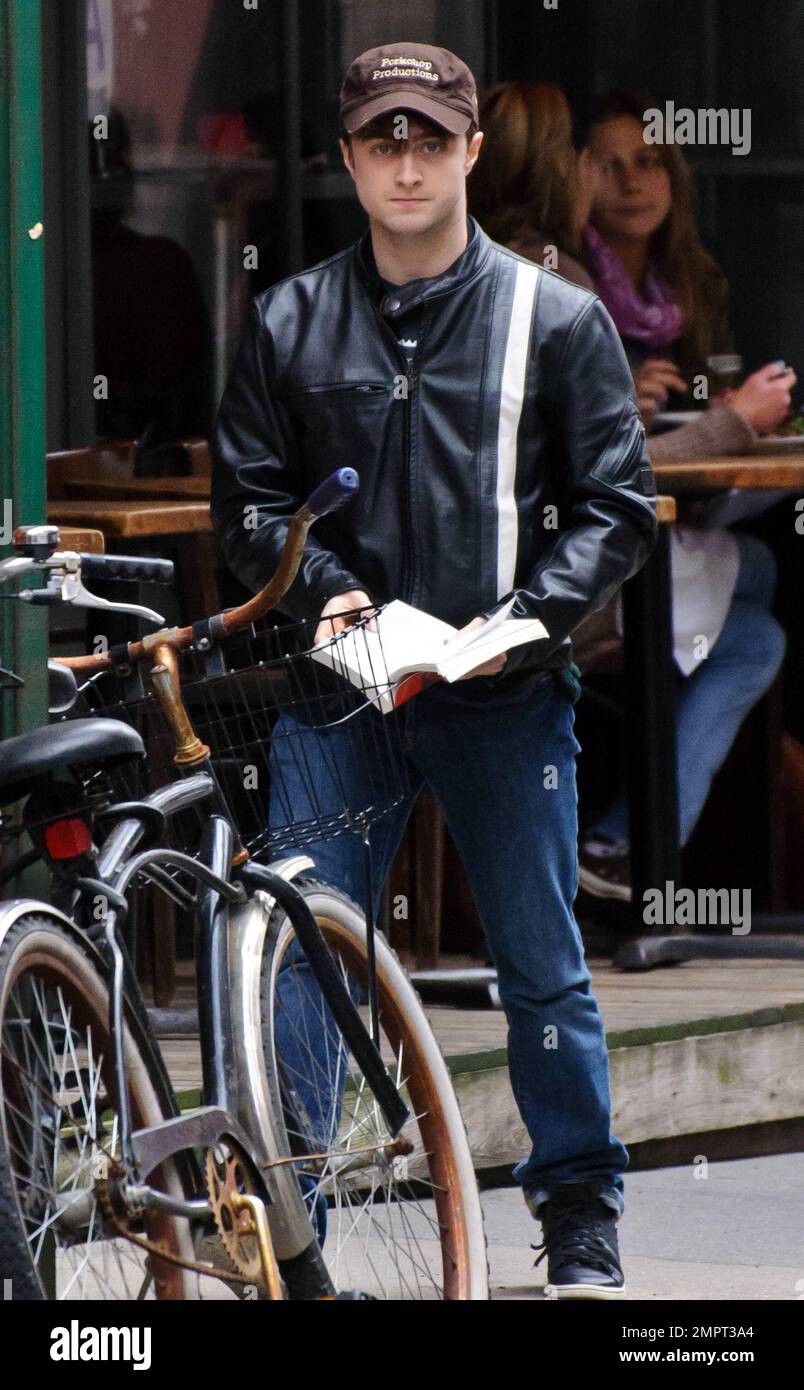 "Harry Potter" star Daniel Radcliffe looks like he's put on some weight ...