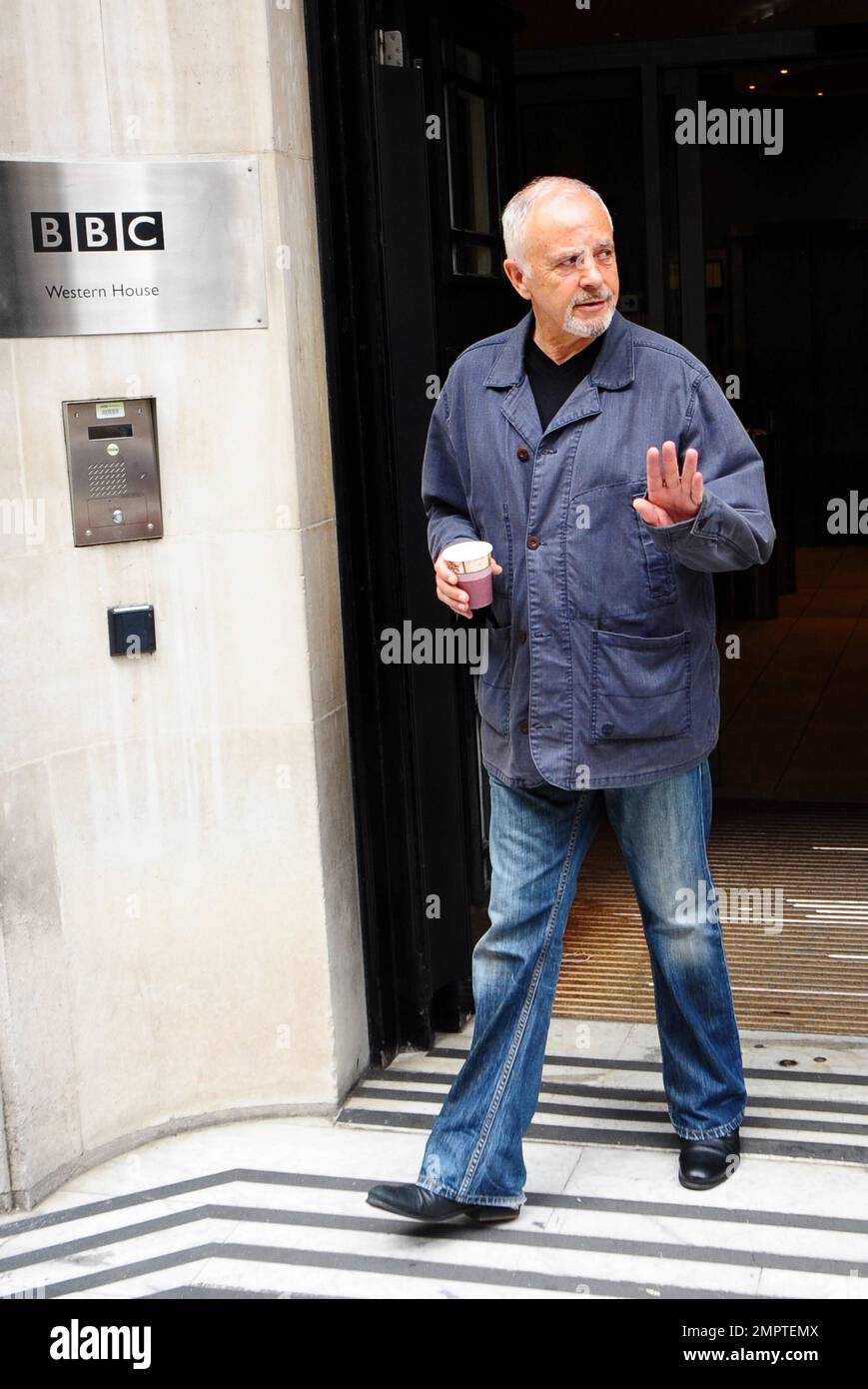 70s And 80s Hearthrob Singer And Actor David Essex Waves And Smiles For The Cameras As He