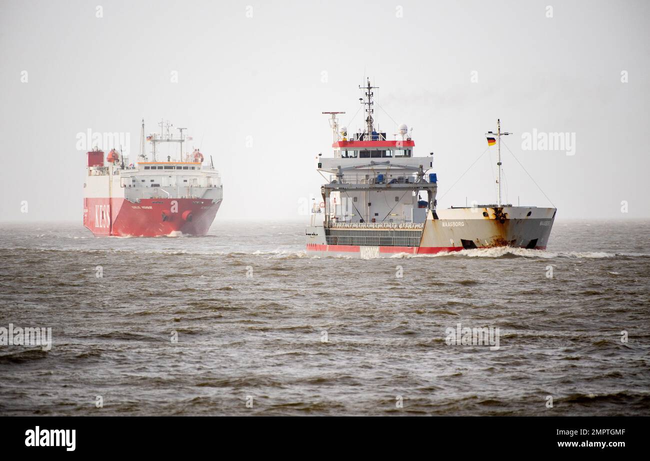 Cargo ships underway hi-res stock photography and images - Alamy