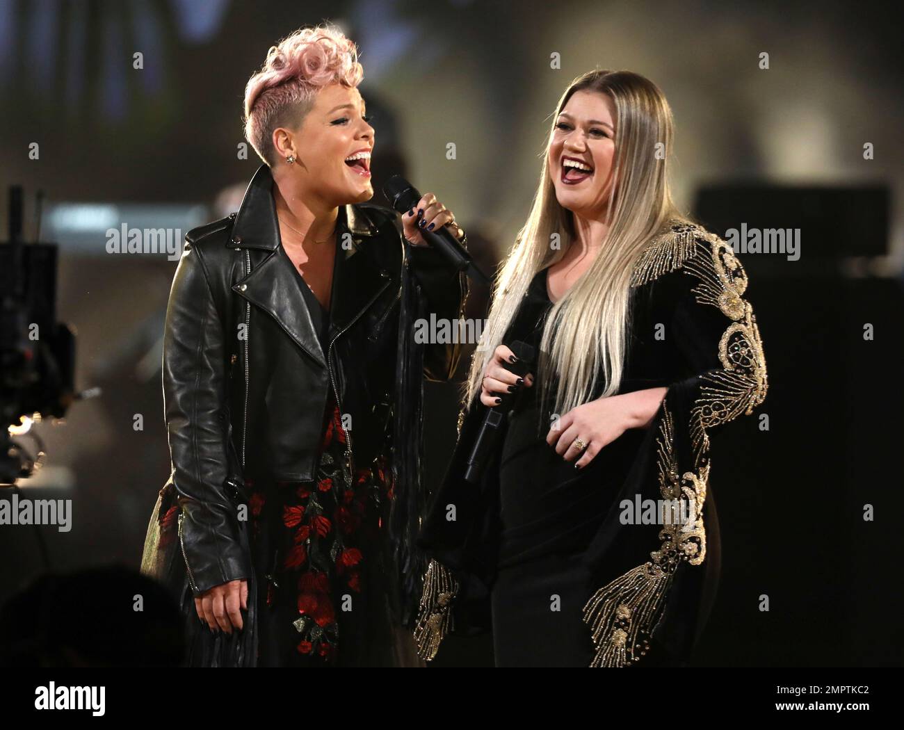 Pink, left, and Kelly Clarkson perform "Everybody Hurts" at the ...