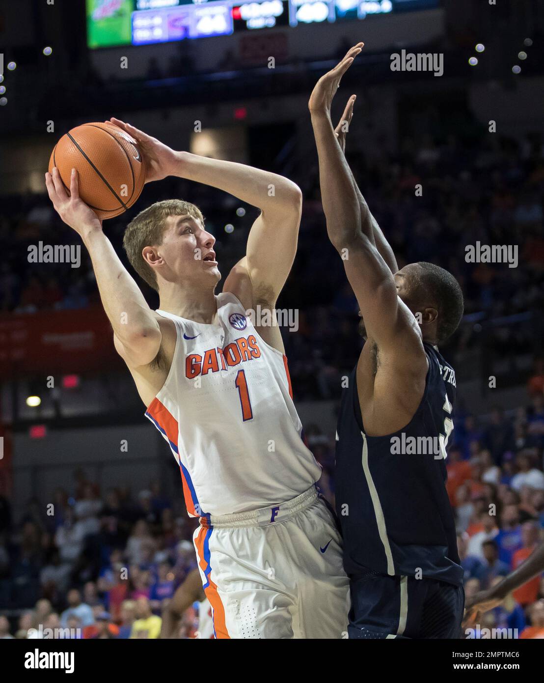 Florida forward Chase Johnson (1) shoots over New Hampshire forward ...