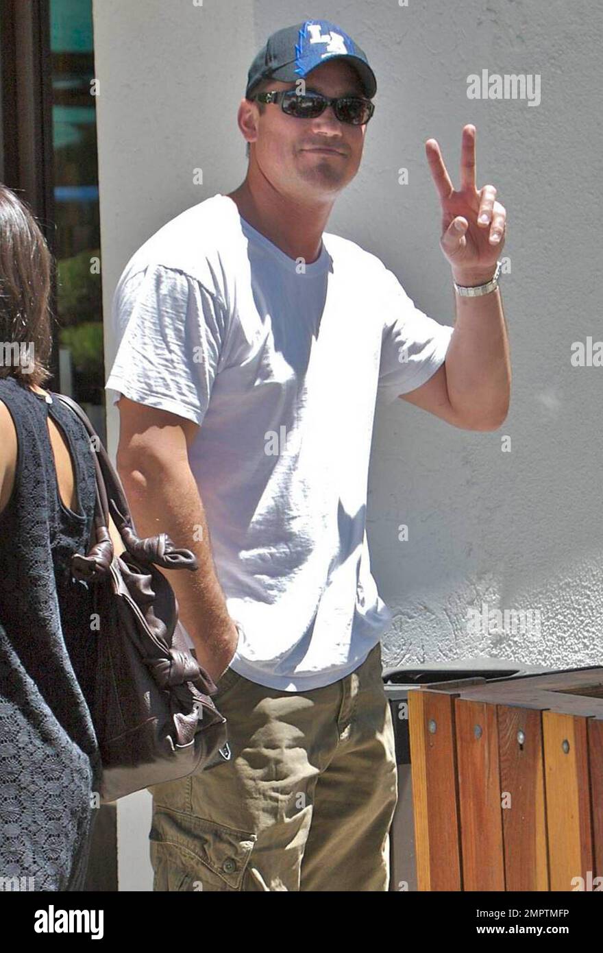 Exclusive!! Dean Cain having a conversation with friends at the Coffee ...