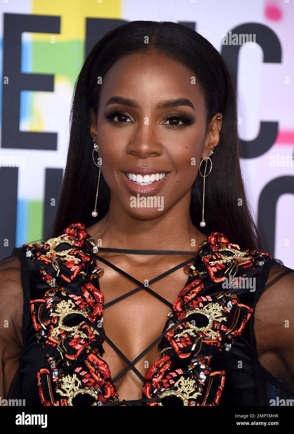 Kelly Rowland arrives at the American Music Awards at the Microsoft ...