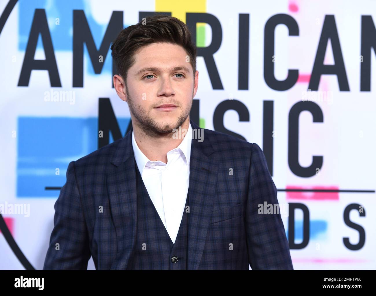 Niall Horan arrives at the American Music Awards at the Microsoft ...