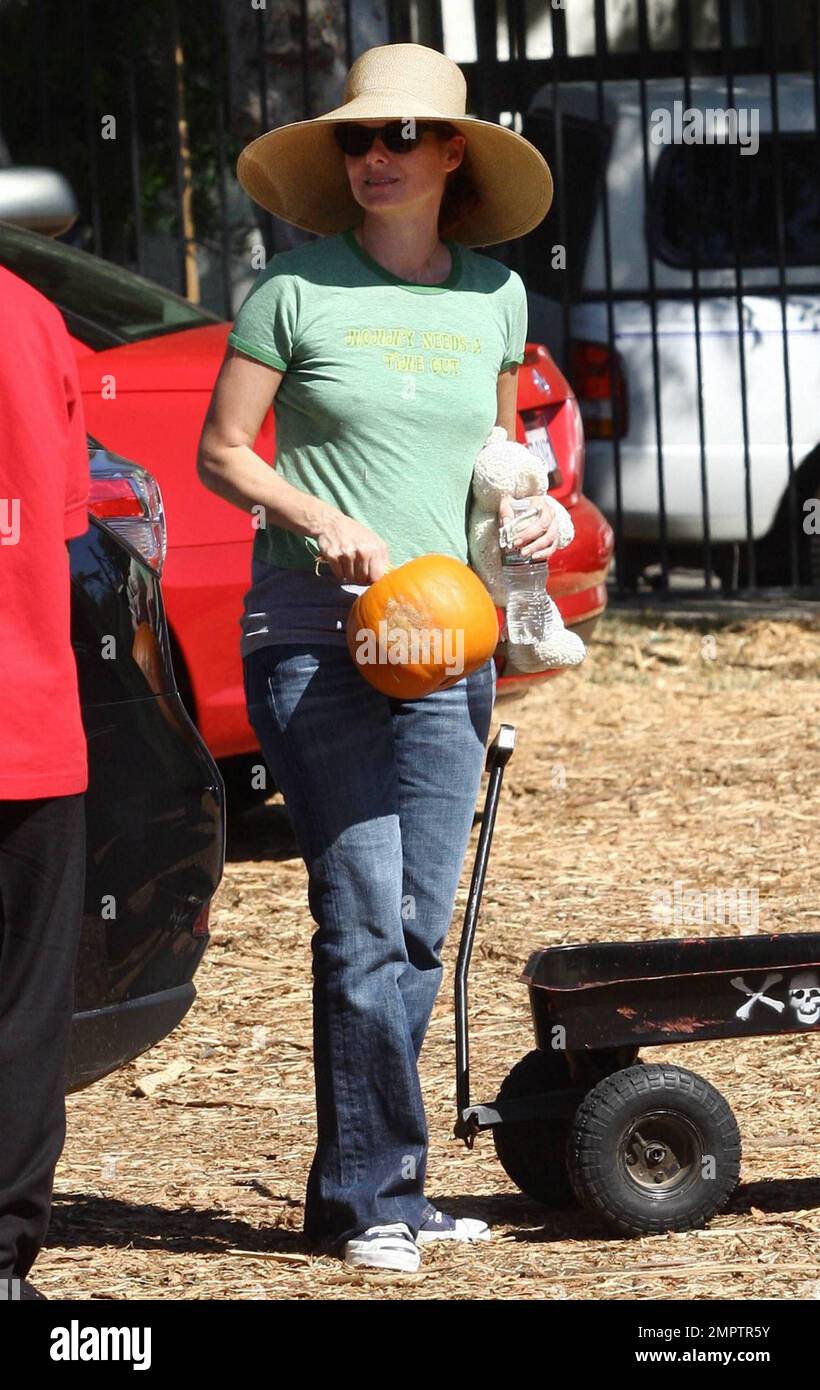 Actress Debra Messing hunts for pumpkins at a West Hollywood pumpkin ...
