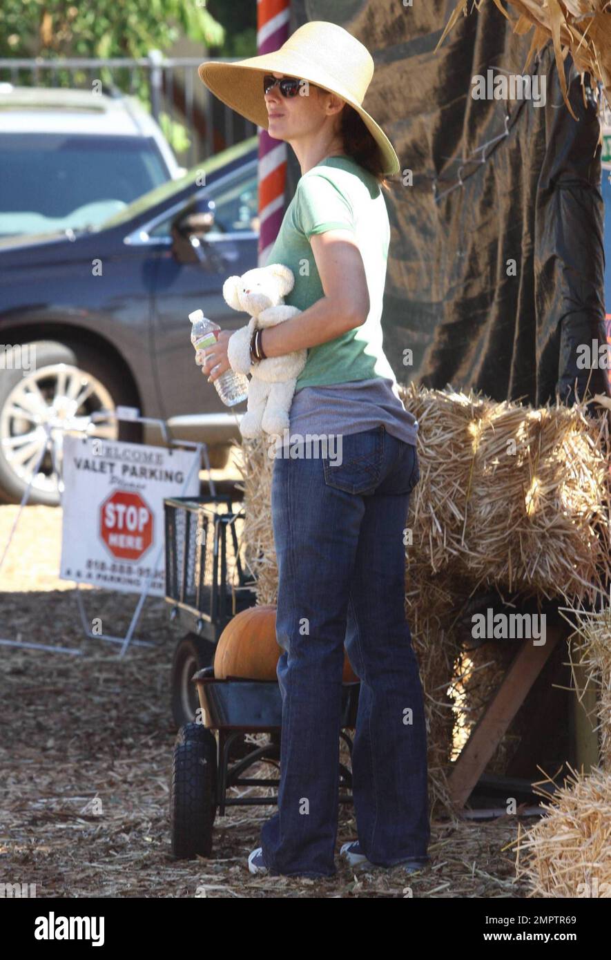 Actress Debra Messing hunts for pumpkins at a West Hollywood pumpkin ...
