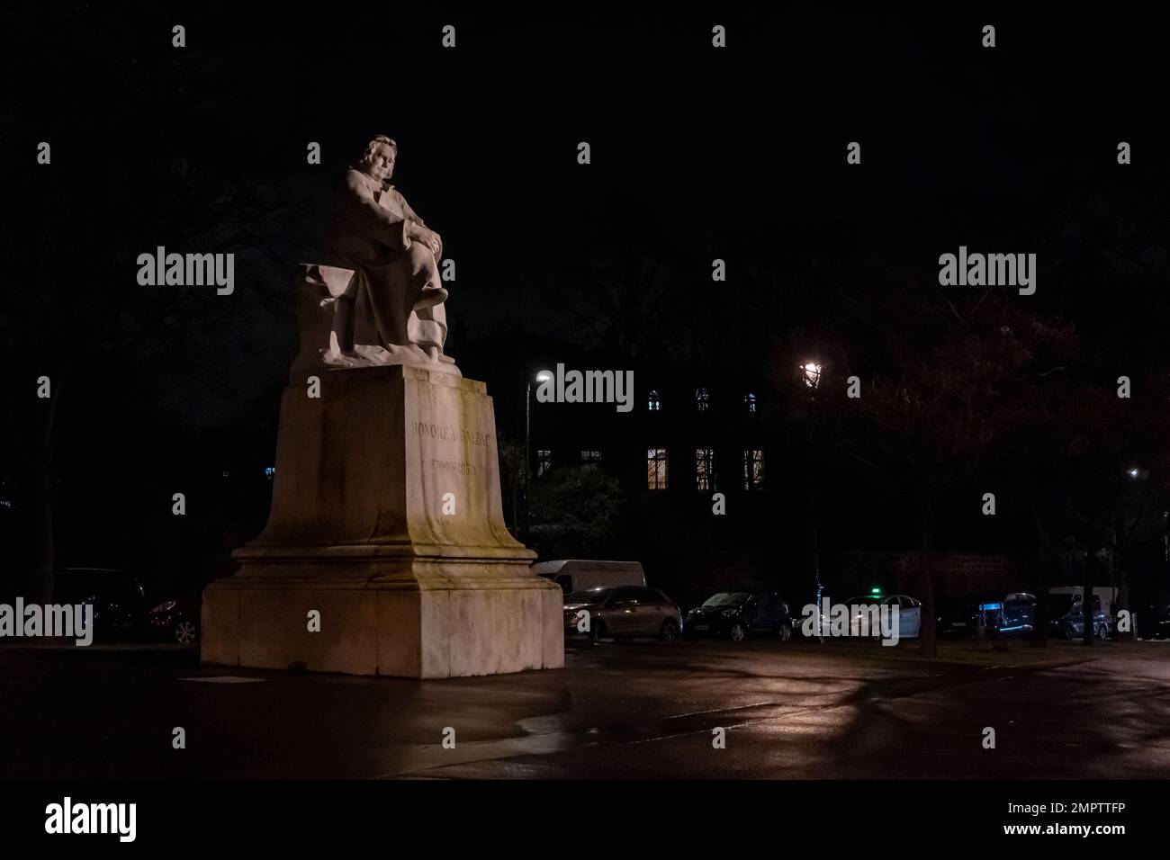Statue de Balzac seen at night Stock Photo - Alamy