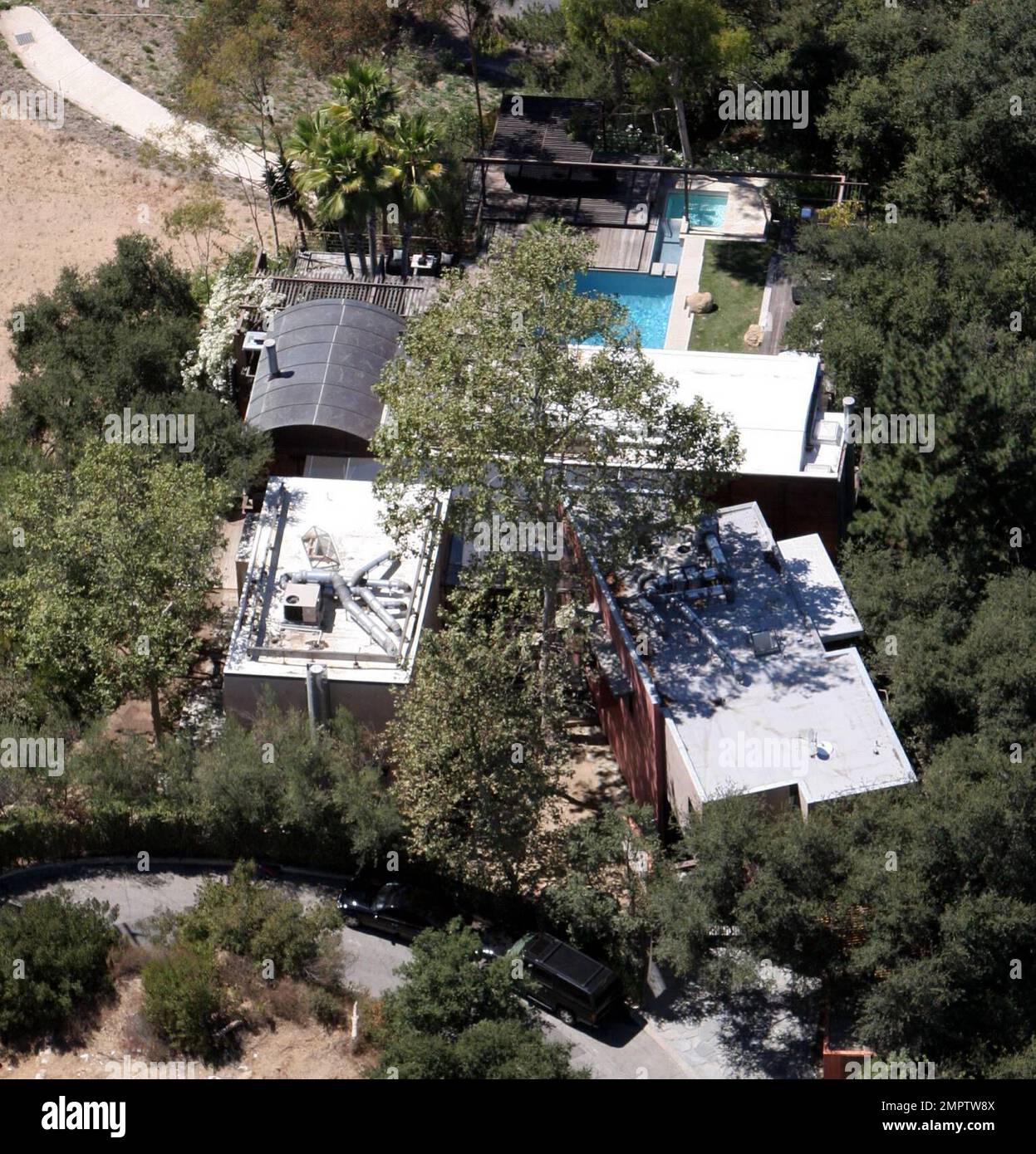 Exclusive!! Demi Moore's newly renovated Beverly Hills home in Ca ...