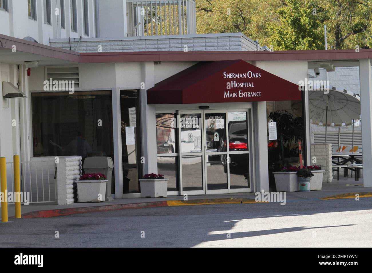 Hospital on sherman oaks hi-res stock photography and images - Alamy
