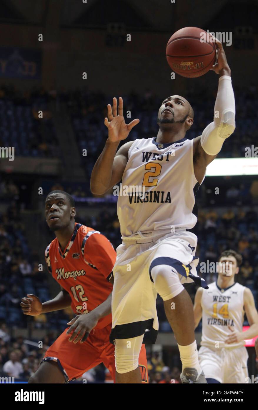 West Virginia guard Jevon Carter (2) drives to the basket during the ...