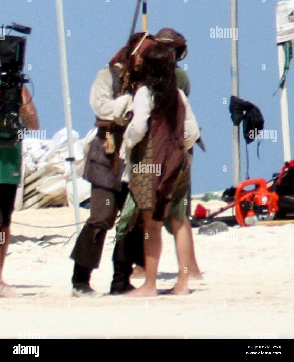 EXCLUSIVE!! Johnny Depp and Penelope Cruz film a kissing scene on a ...