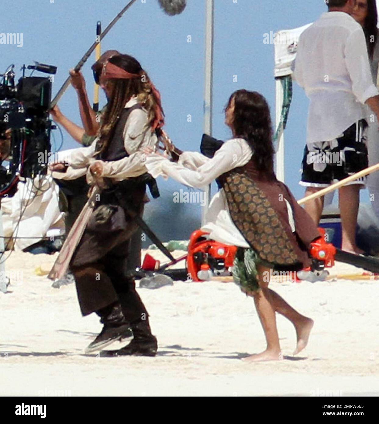 EXCLUSIVE!! Johnny Depp and Penelope Cruz film a kissing scene on a ...