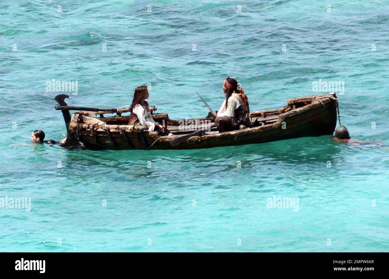 EXCLUSIVE!! Johnny Depp and Penelope Cruz film a scene in the crystal ...
