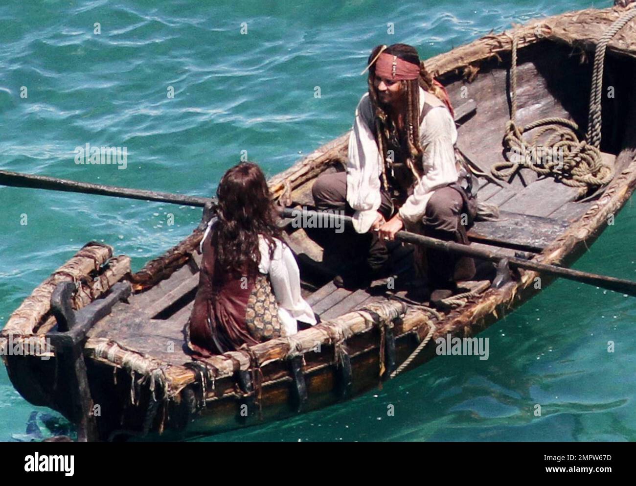 EXCLUSIVE!! Johnny Depp and Penelope Cruz film a scene in the crystal ...