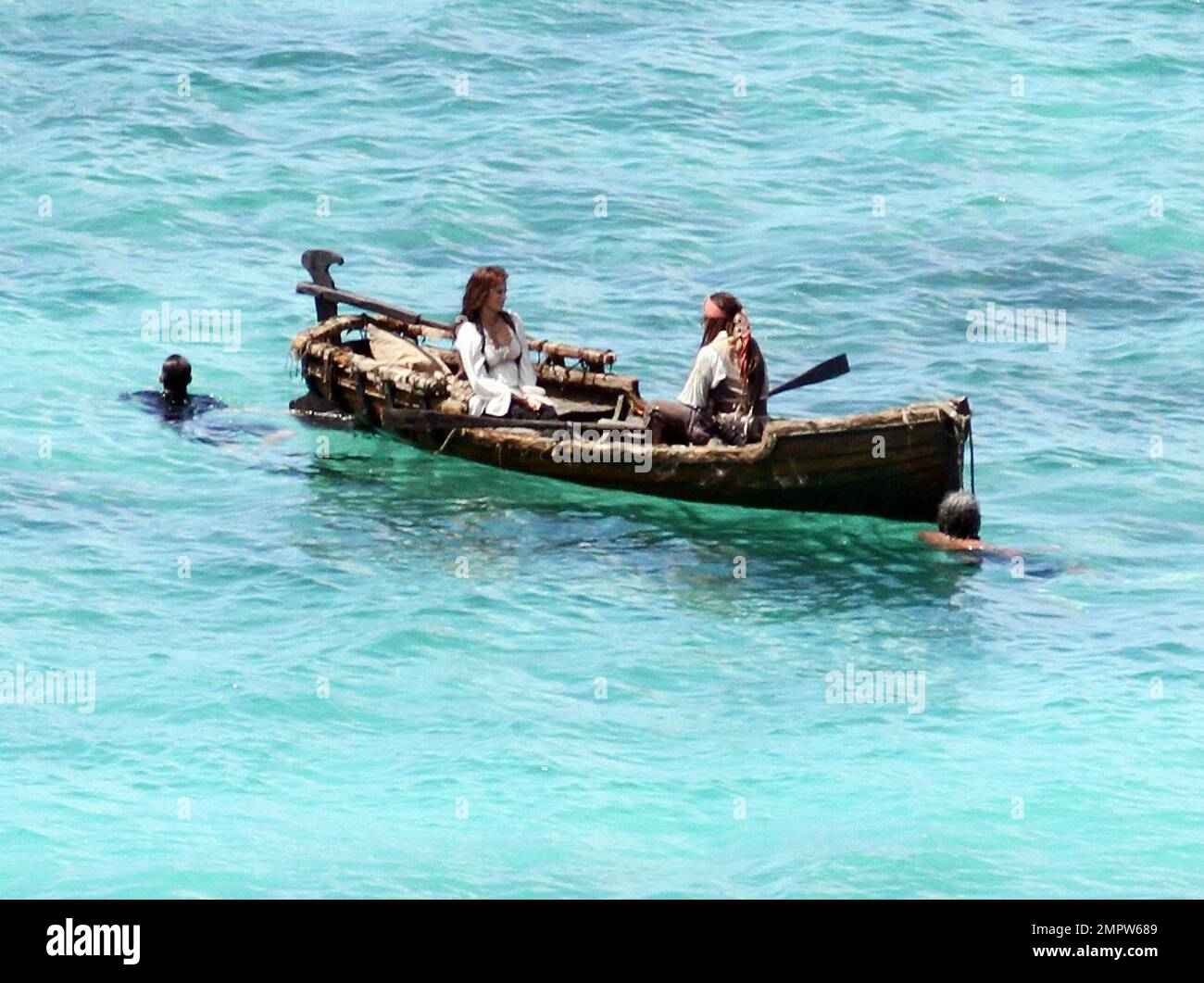 EXCLUSIVE!! Johnny Depp and Penelope Cruz film a scene in the crystal ...