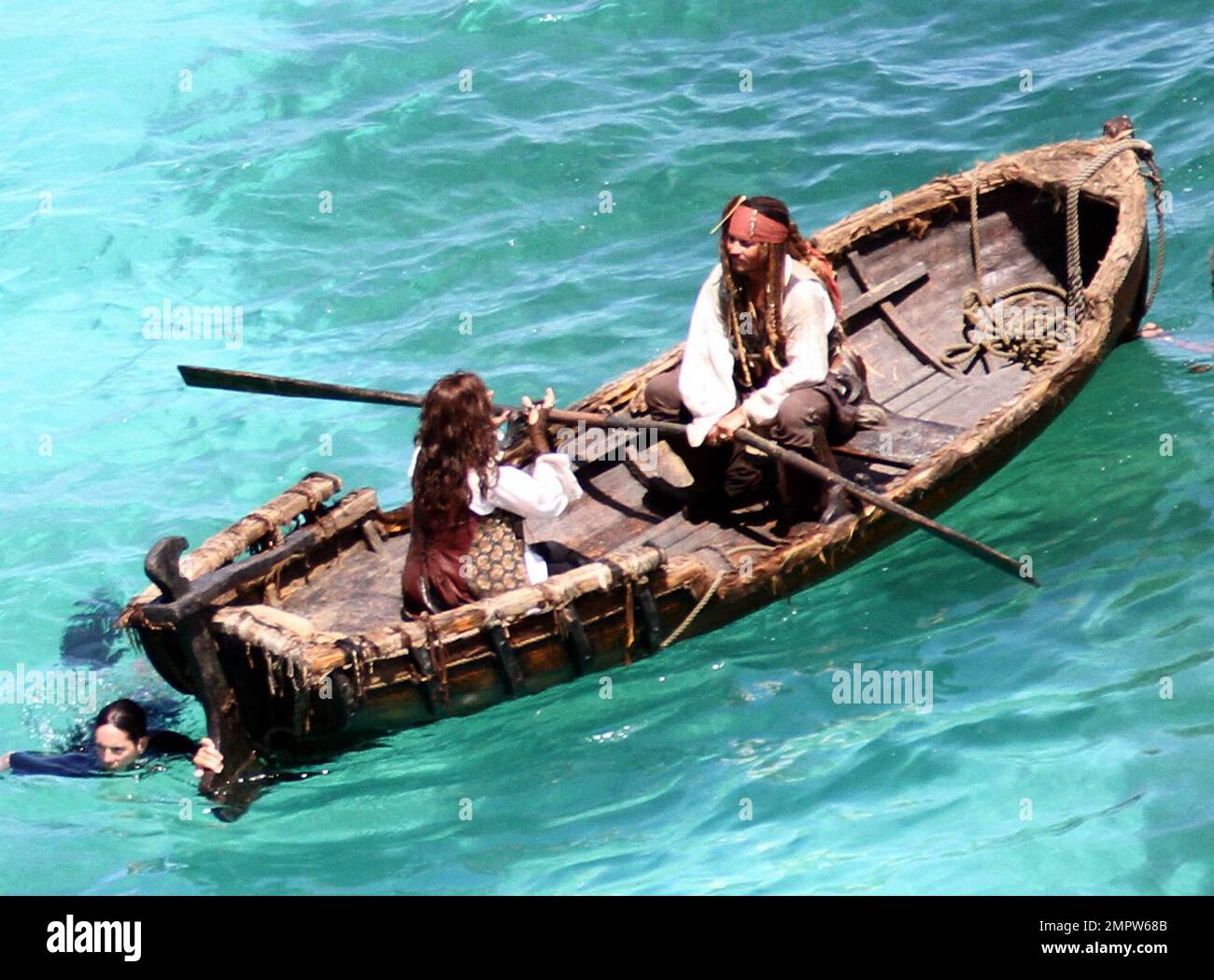 EXCLUSIVE!! Johnny Depp and Penelope Cruz film a scene in the crystal ...