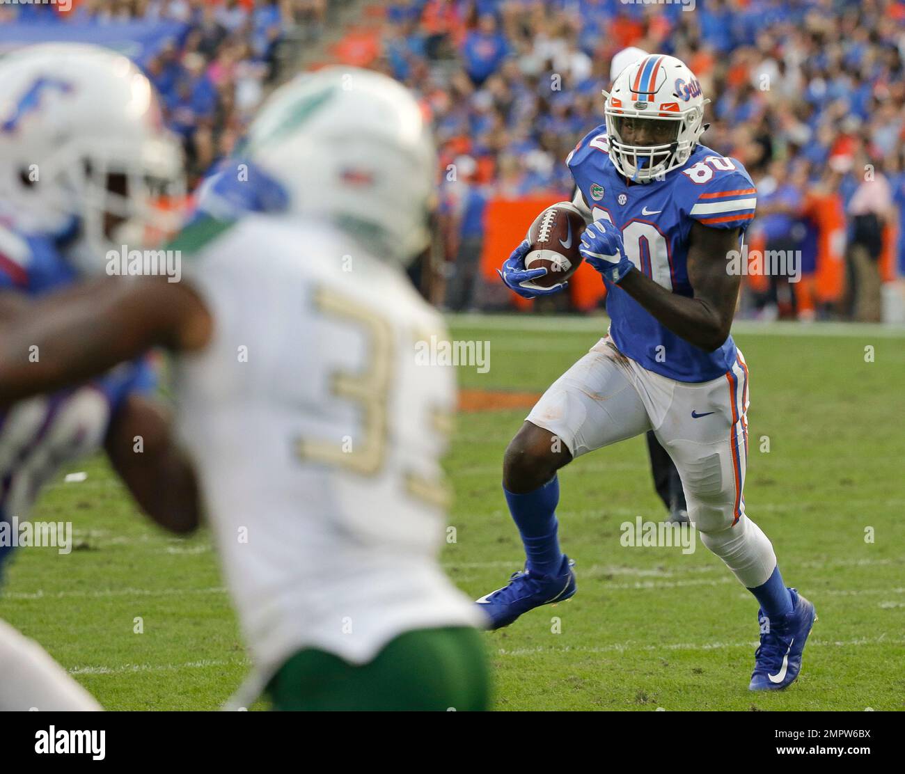 Florida tight end C'yontai Lewis (80) runs for an 11-yard touchdown on ...
