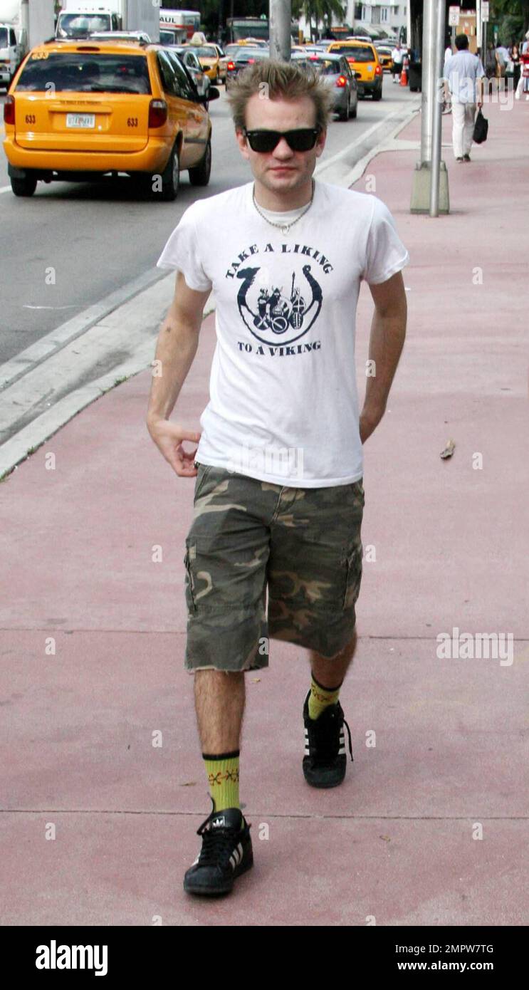 Exclusive!! Sum 41 singer Deryck Whibley and pals take a walk around ...