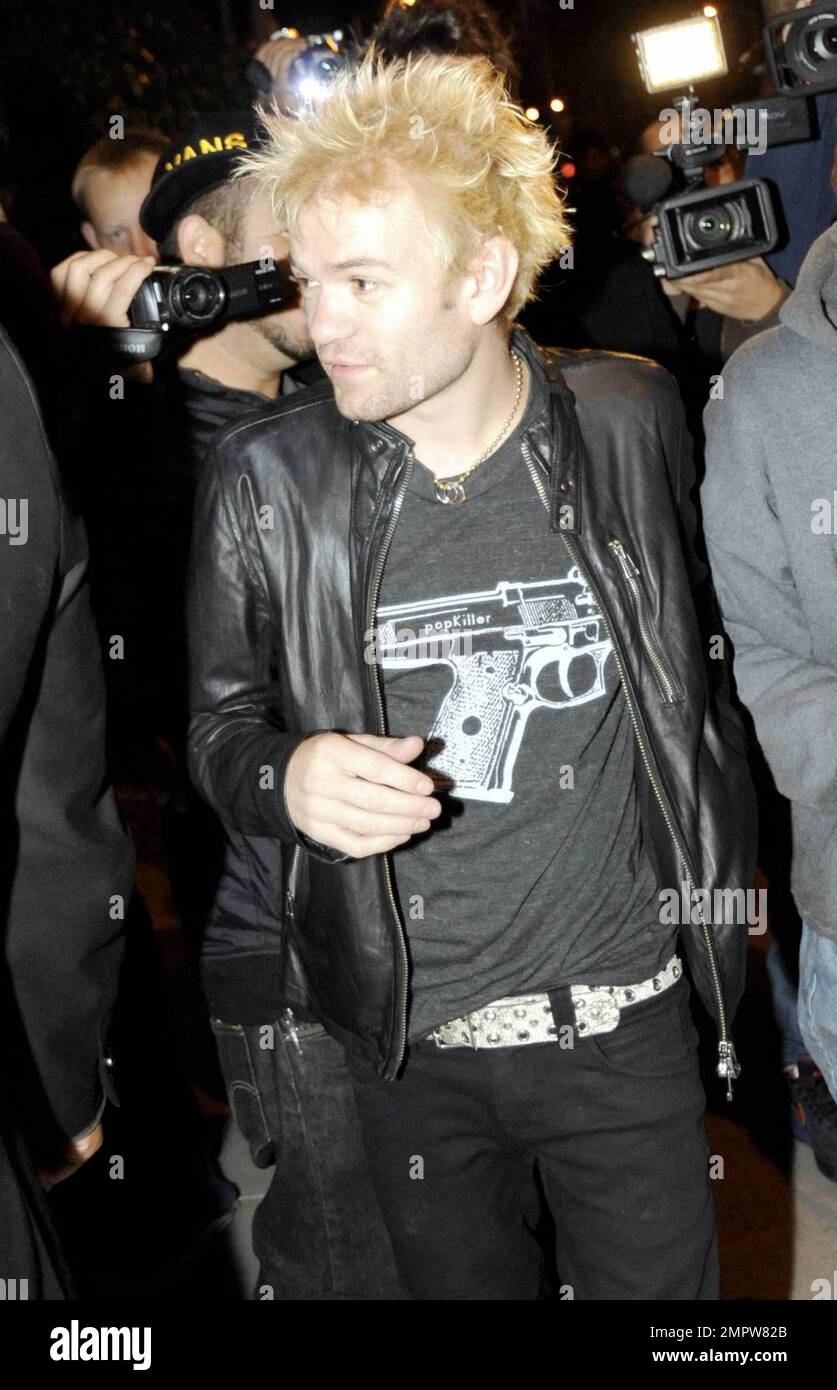 Currently in the midst of a divorce with singer Avril Lavigne, Deryck ...