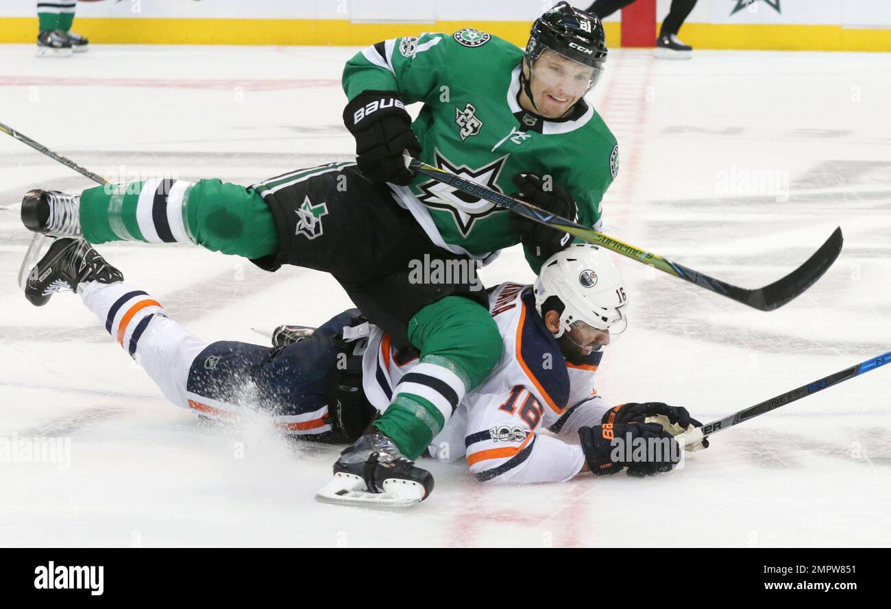 Dallas Stars left wing Antoine Roussel (21) and Edmonton Oilers center ...