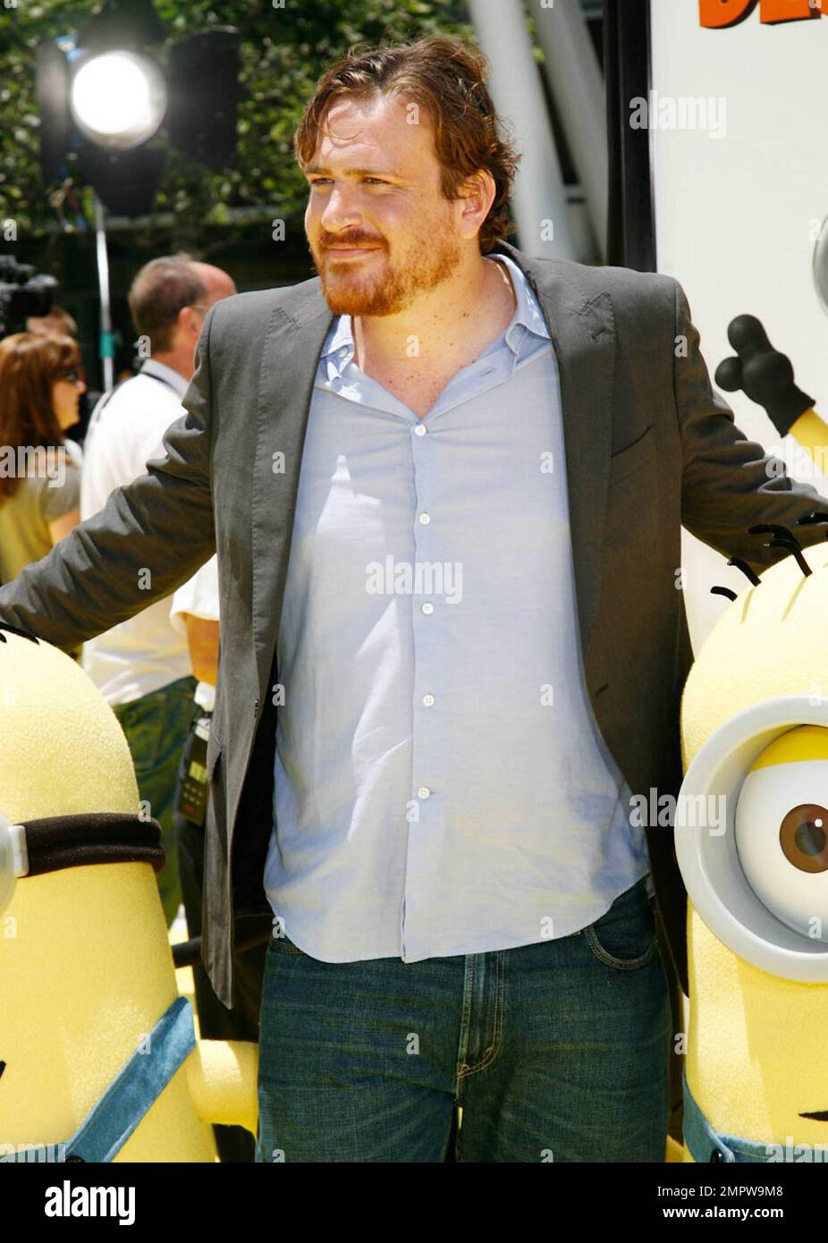 Jason Segel poses on the yellow carpet at the premiere of "Despicable ...