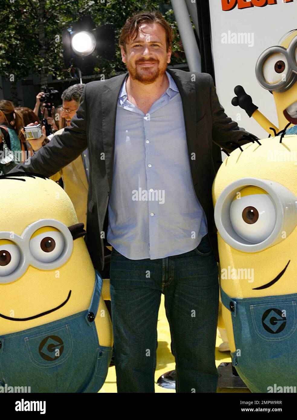 Jason Segel poses on the yellow carpet at the premiere of "Despicable ...
