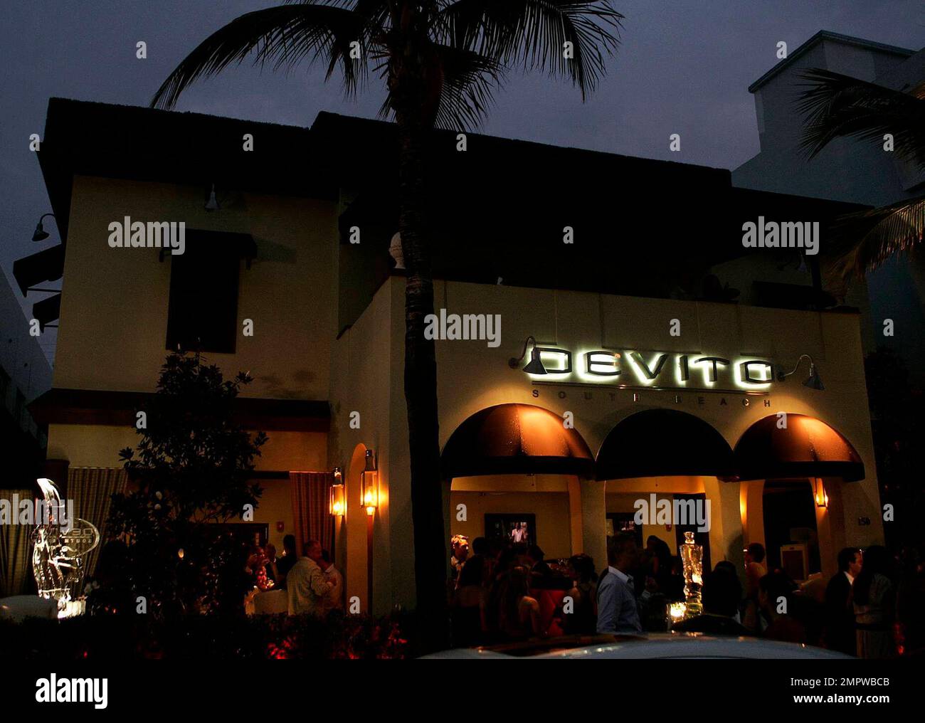 Atmosphere at Devito South Beach Restaurant. Miami Beach, Fla. 6/13/07 ...