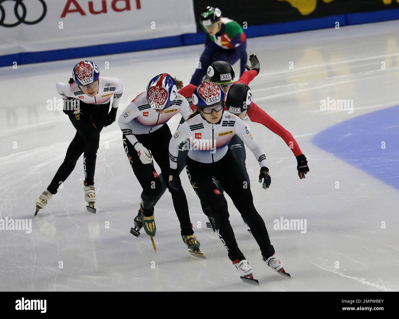 South Korea's Choi Min-jung, center, goes to the finish line during the ...