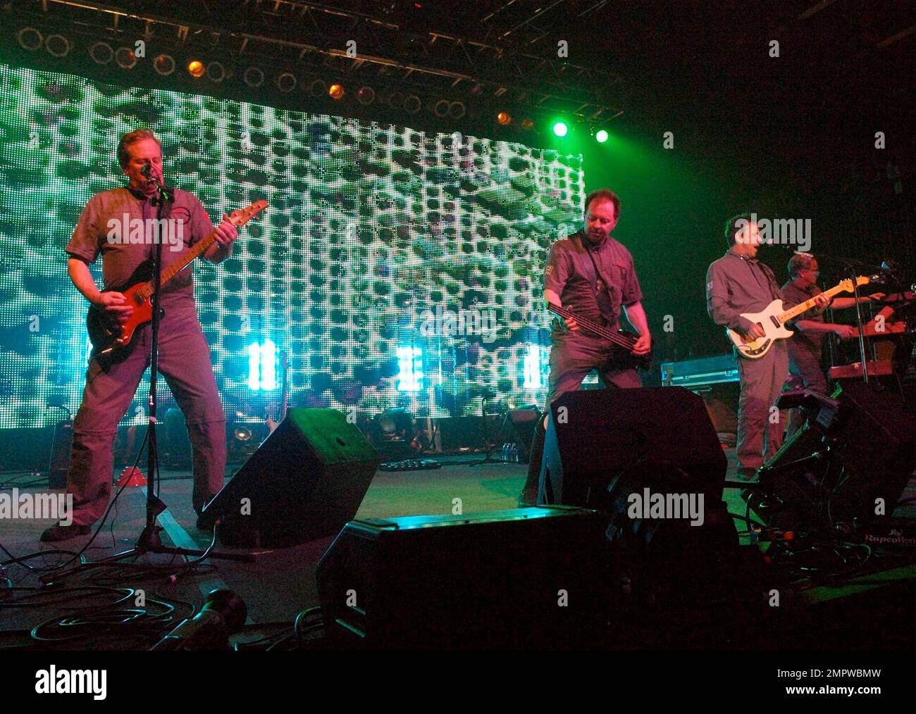 Devo band hi-res stock photography and images - Alamy