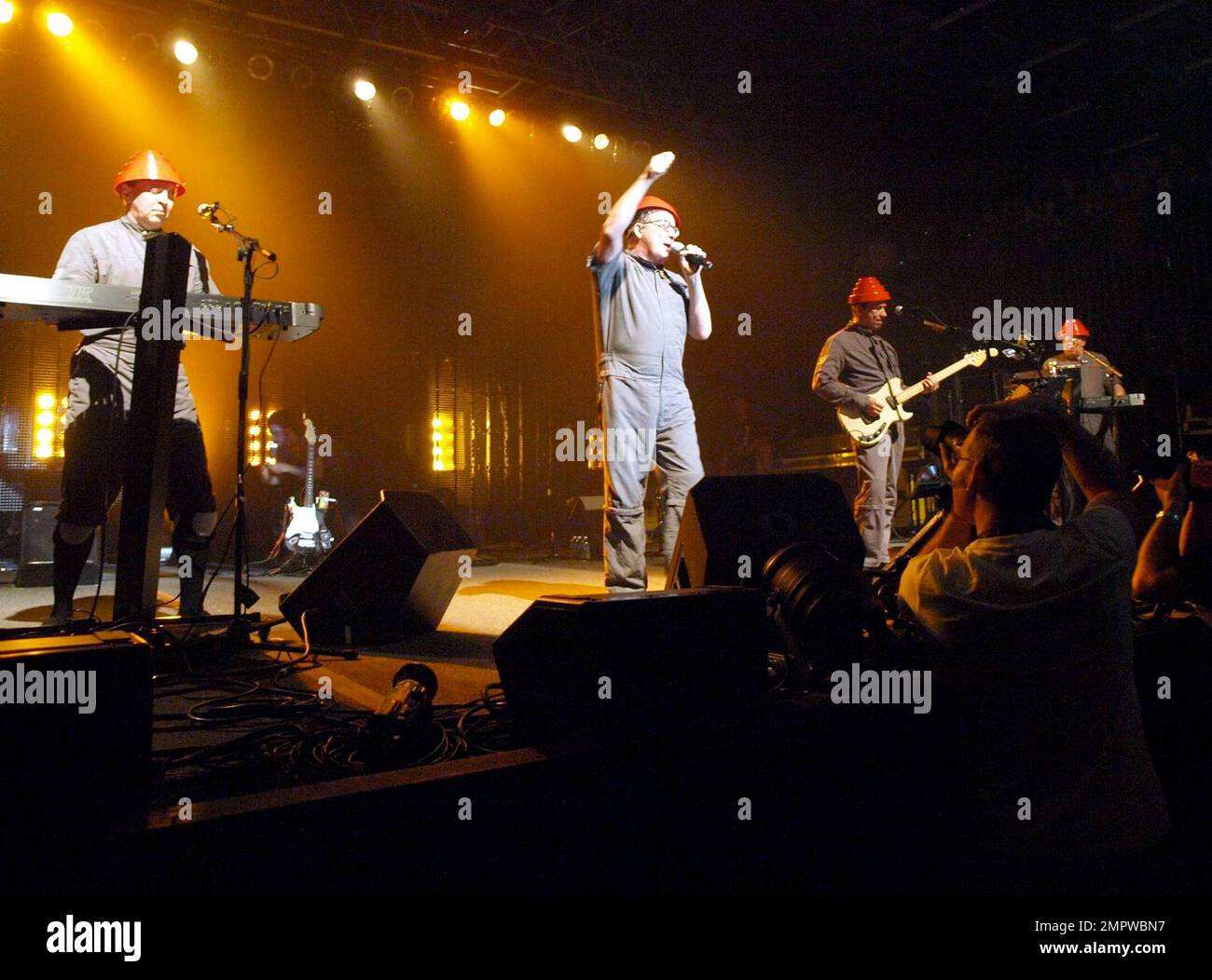 Devo band hi-res stock photography and images - Alamy