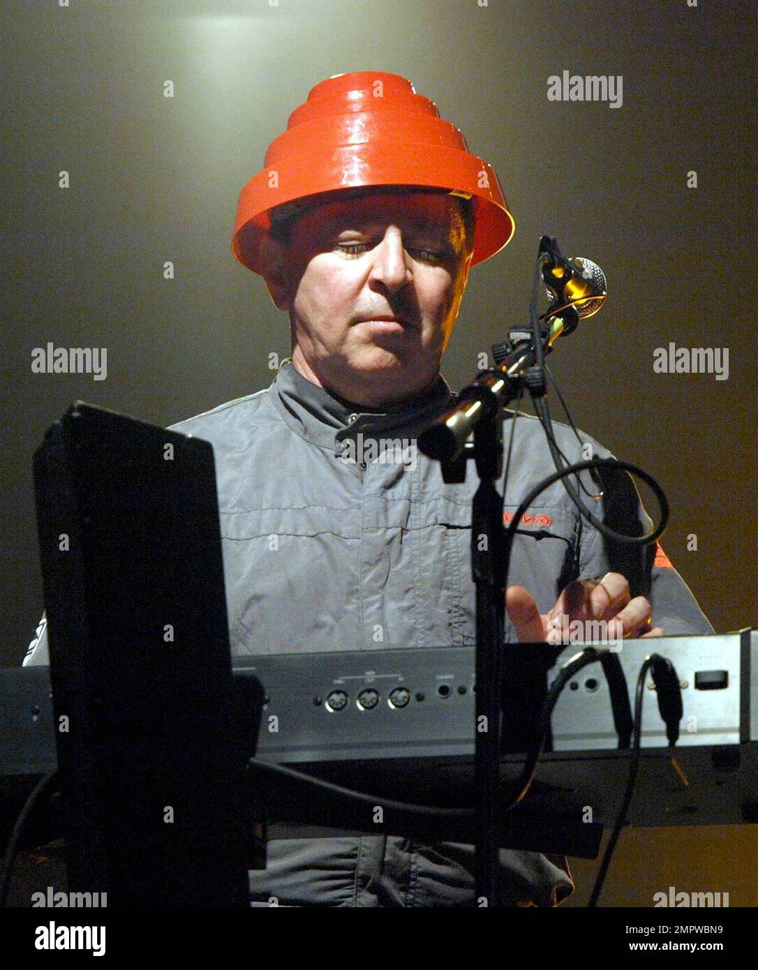 Devo band hi-res stock photography and images - Alamy