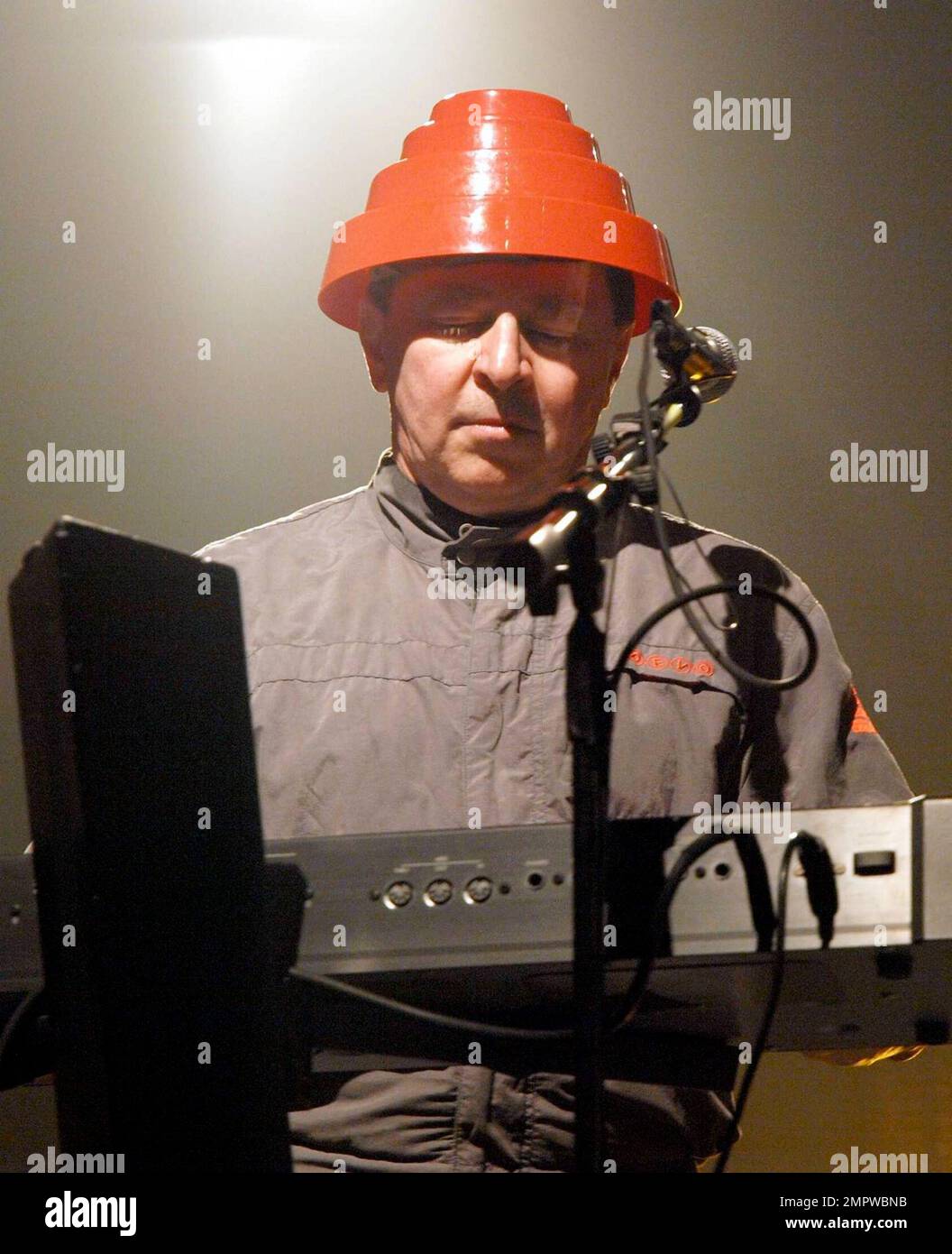 Devo band hi-res stock photography and images - Alamy
