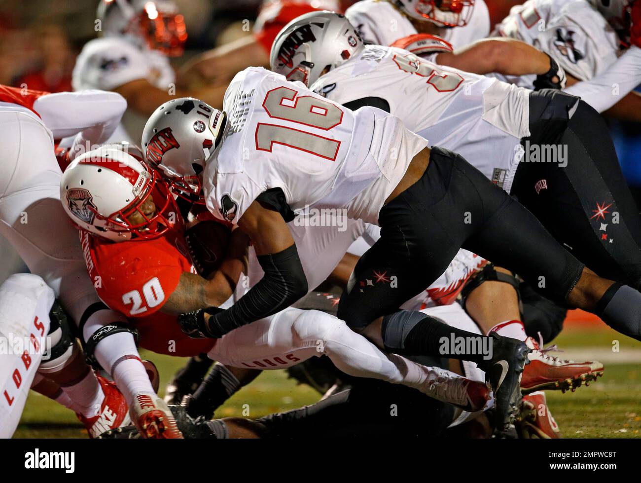 New Mexico running back Daryl Chestnut (20) scores a touchdown against ...