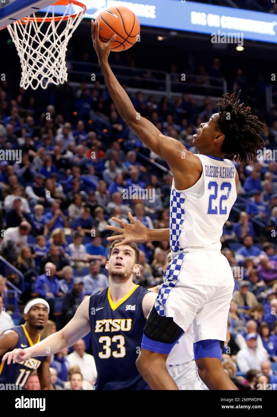Kentucky's Shai Gilgeous-Alexander (22) shoots while defended by East ...