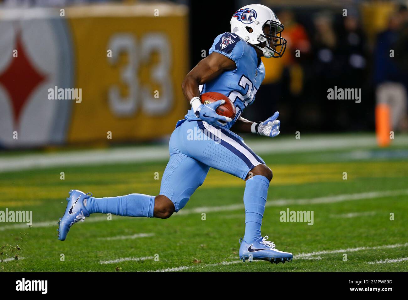 Tennessee Titans' Adoree' Jackson (25) returns a kickoff during an NFL ...